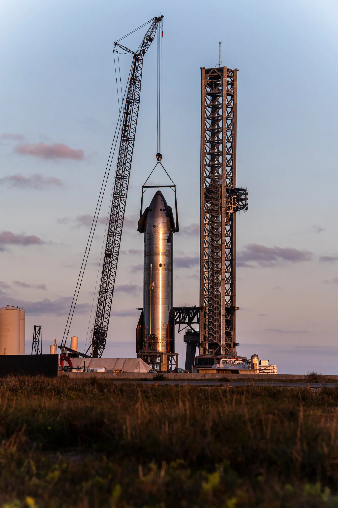 U.S. Is Losing Race to Return to Moon, Critics Say, Pointing at SpaceX ...